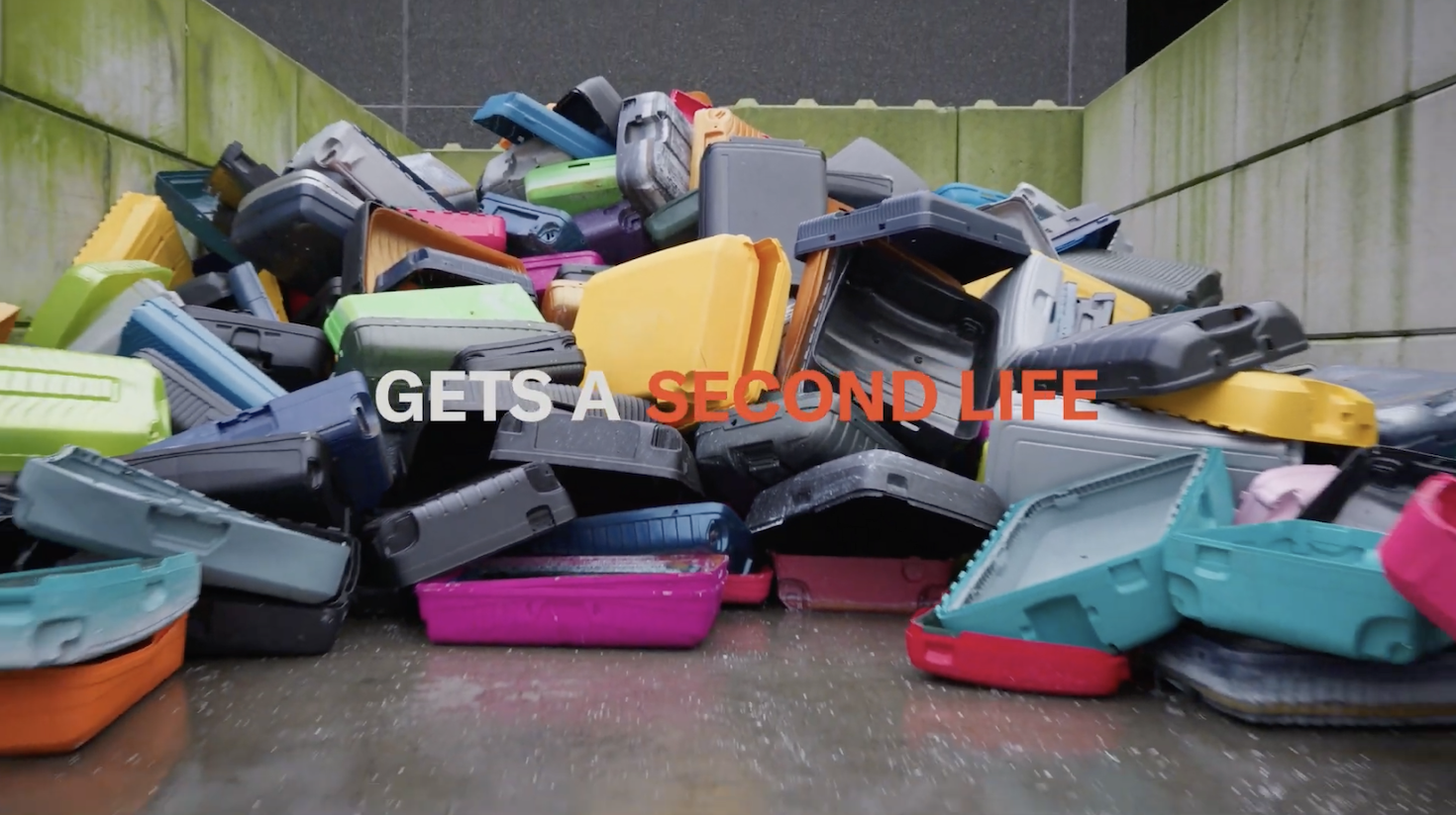 Samsonite wheels its way to circular luggage